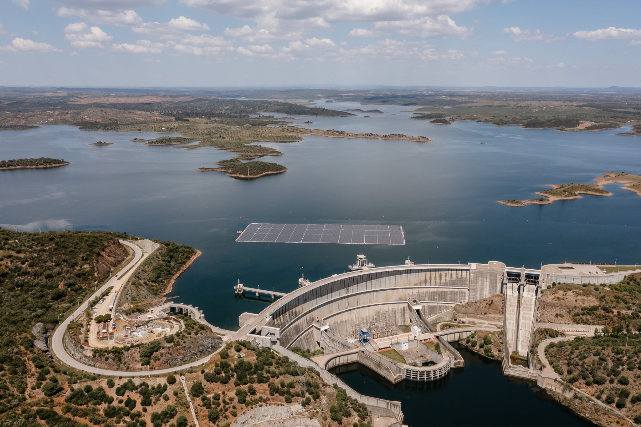 Europe’s largest floating solar panel farm built in Portugal - Portugal.com