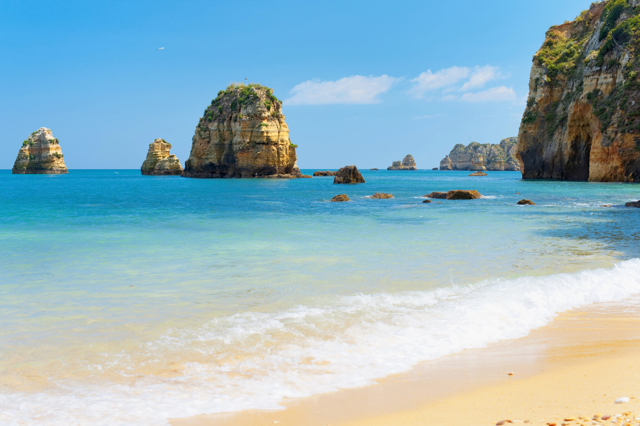 Retiring in Portugal - What Are the Biggest Expat Communities ...