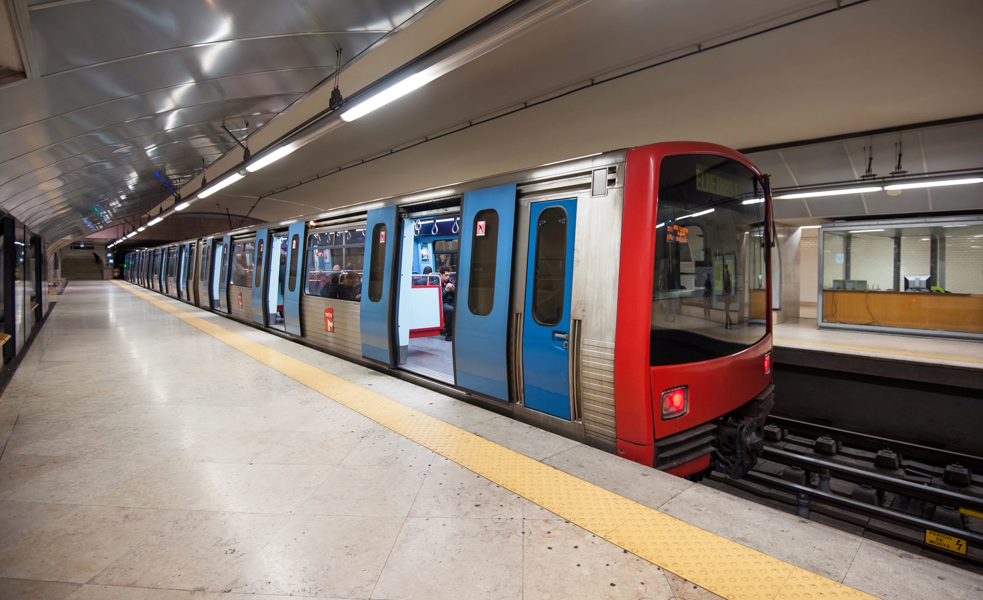Lisbon Metro Strike Begins and Could Extend to 60 Days - Portugal.com