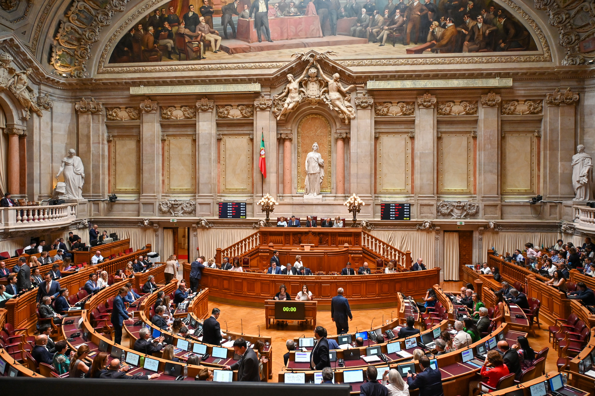 New Version of the Foreigner’s Law Passes in Portuguese Parliament ...